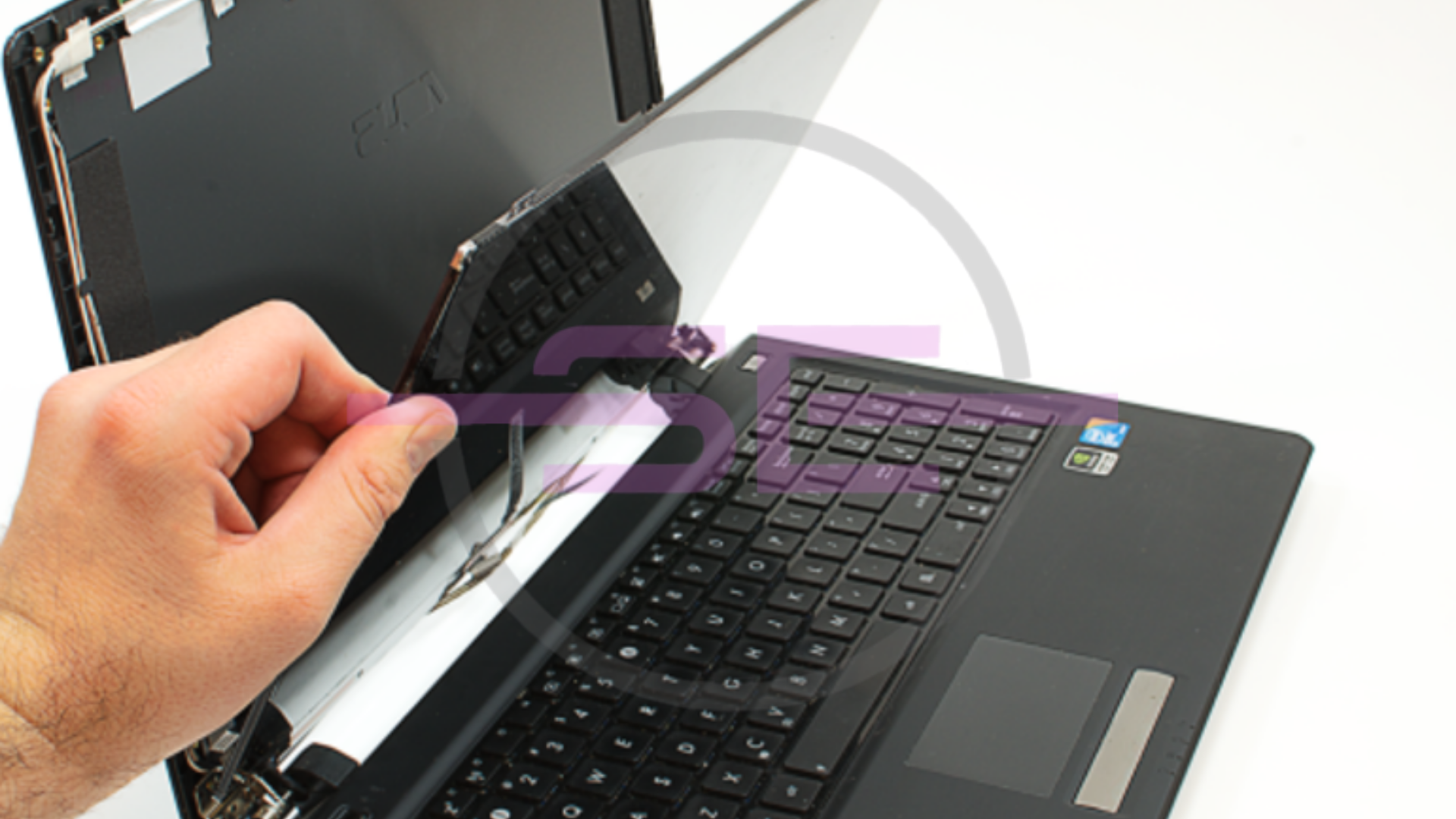 LCD Replacement (Pcs, Laptops & Macbooks) - Smart Electronix